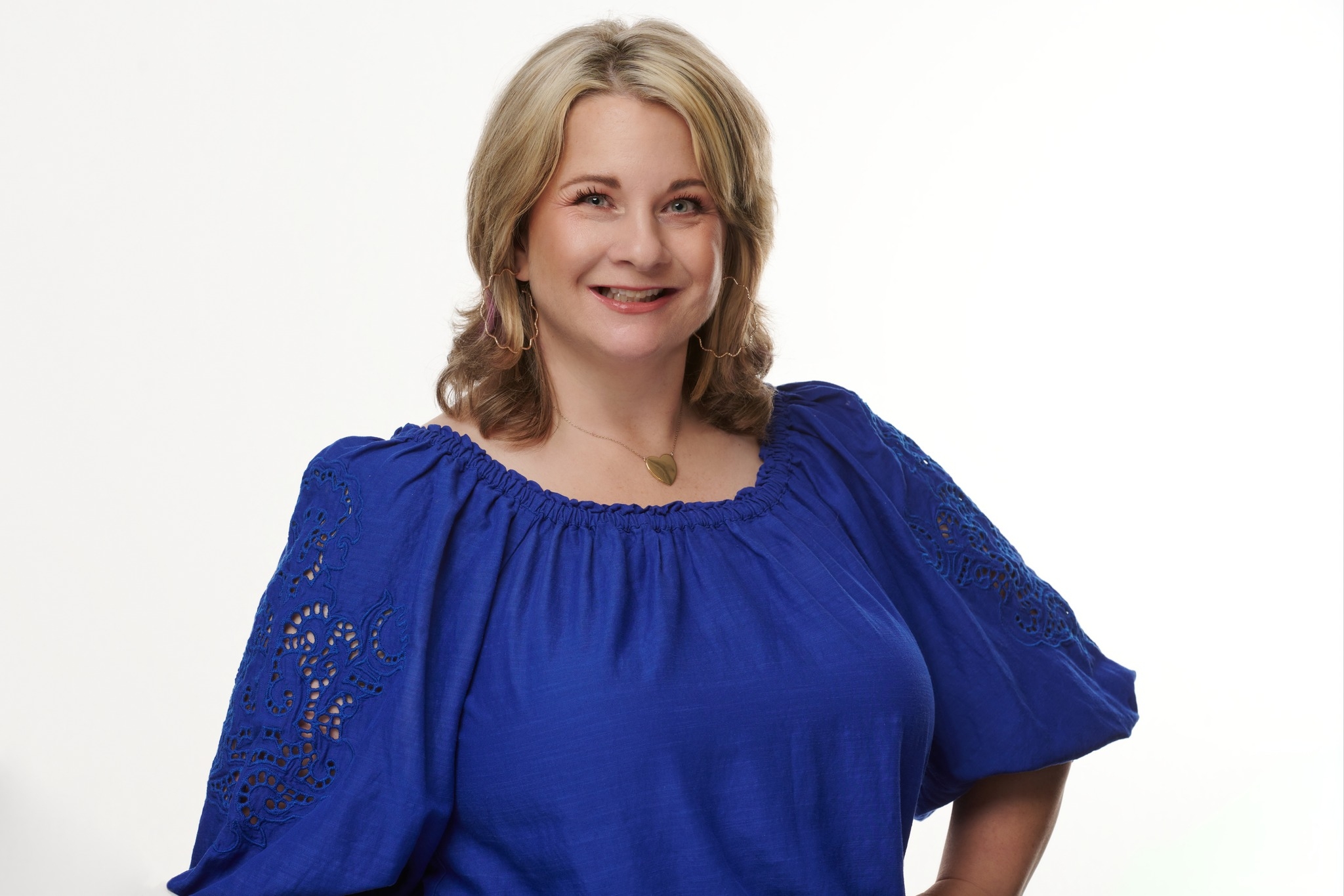 Mandi Michaels 10a-2p | WCVQ-FM : Q108